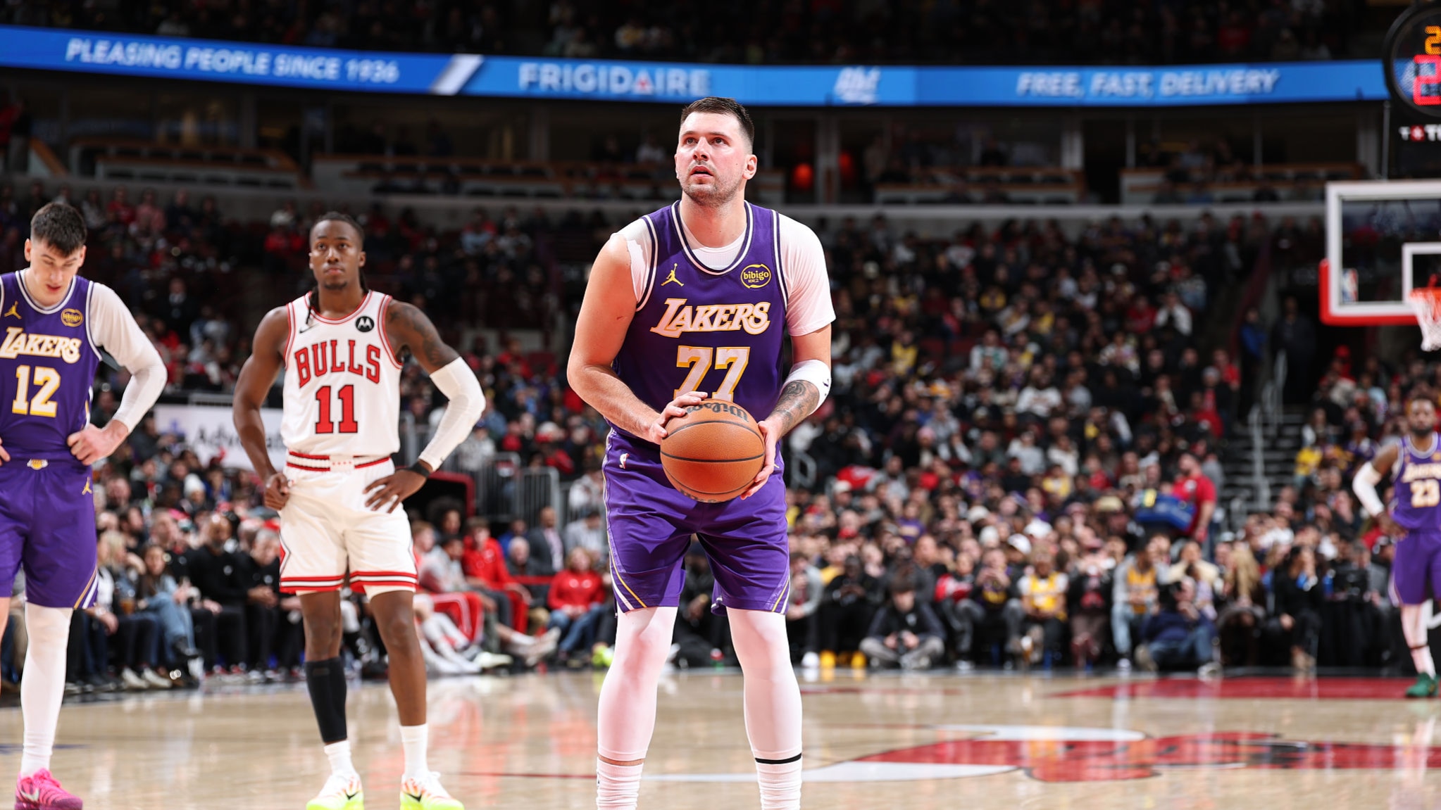 Kevin Durant Responds to Troll Tweets About His Legs in New Commercial ...